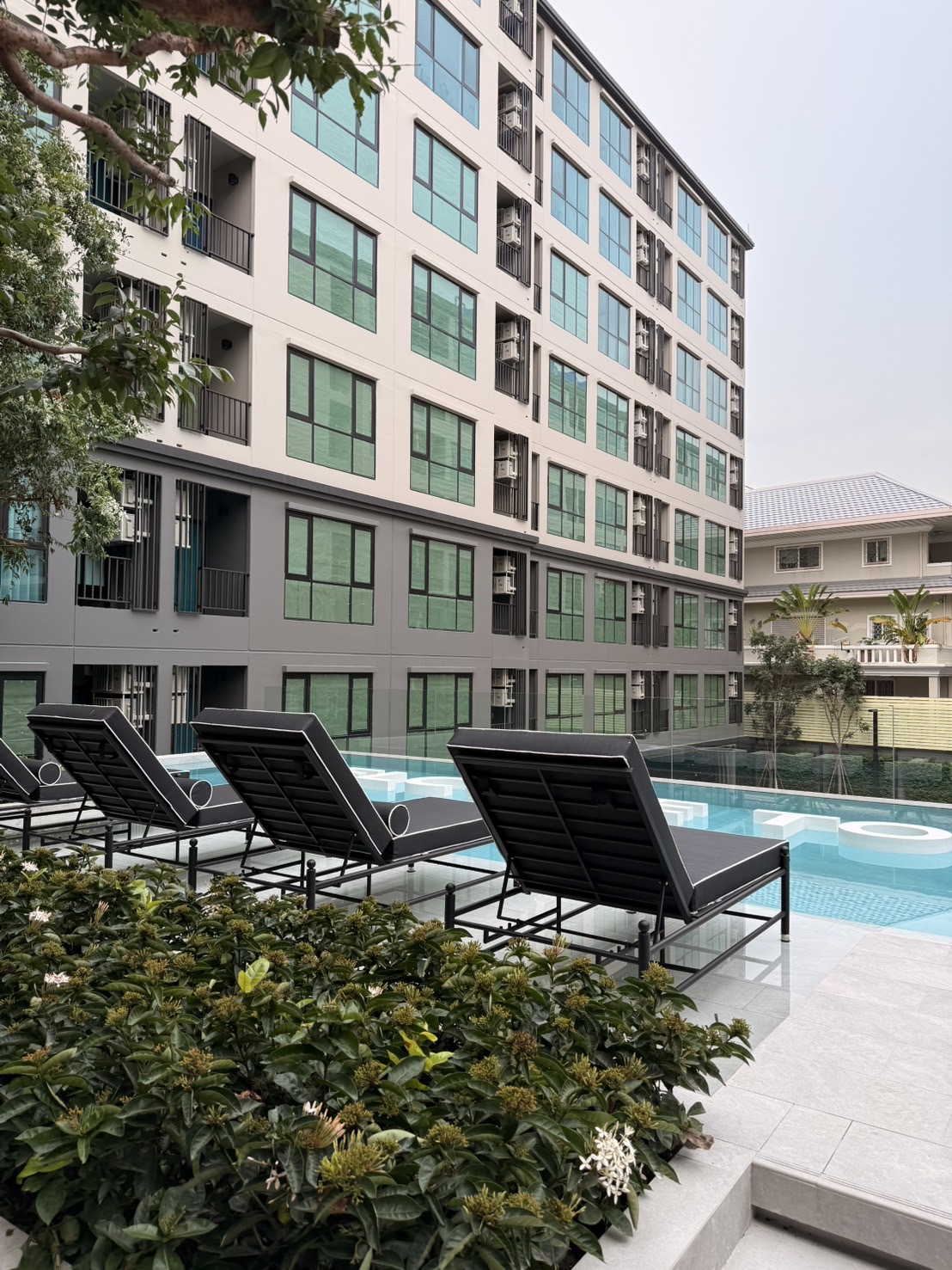 “Atmoz Palacio ลาดพร้าว-วังหิน” คอนโดสไตล์พระราชวังในยุโรป สีสันสดใส ...